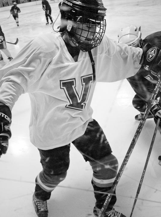 Vineyard Gazette | | Alumni Pucksters Still Ripple the Mesh