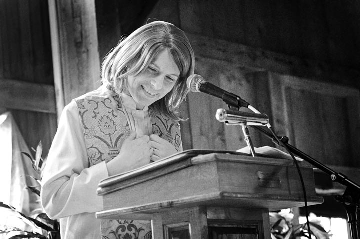 Vineyard Gazette | Pastors | More Than 300 Attend Easter Service