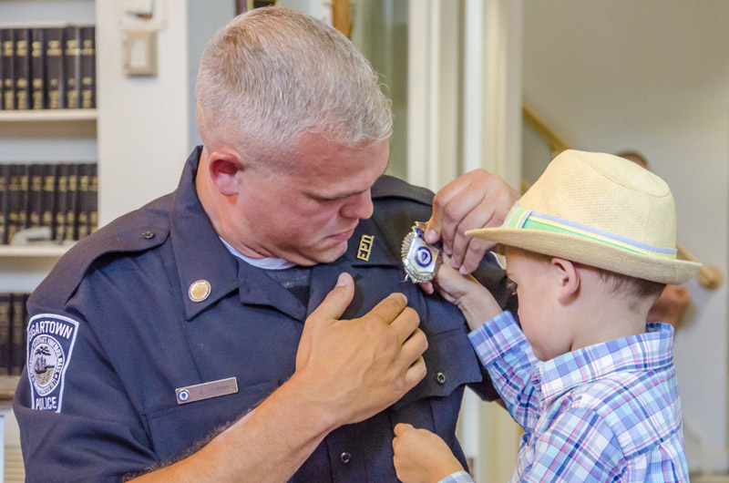 Vineyard Gazette | | Edgartown Welcomes Familiar Face as New Police Officer